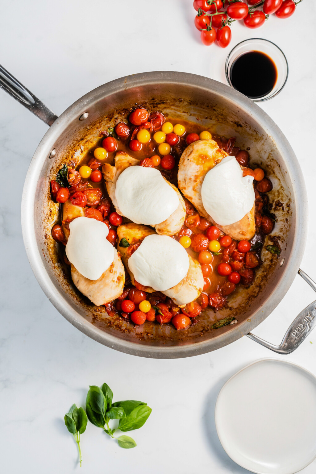 One-Pan Easy Chicken Caprese Recipe | The Novice Chef