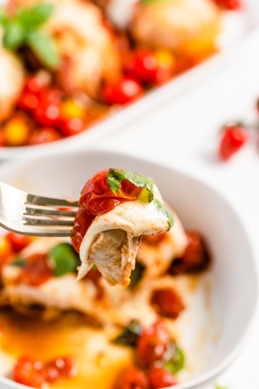 One-Pan Easy Chicken Caprese Recipe | The Novice Chef