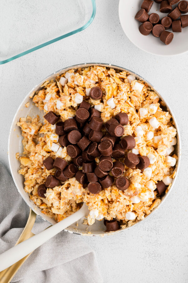 No-Bake Rolo Ritz Marshmallow Treats | The Novice Chef