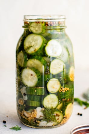 Garlic Dill Refrigerator Pickles Recipe | The Novice Chef