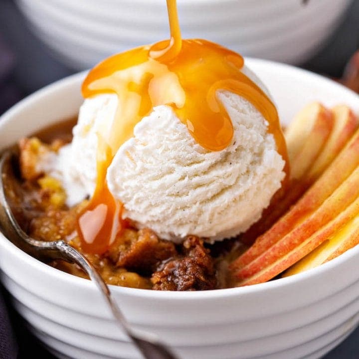 Easy Skillet Berry Cobbler | The Novice Chef