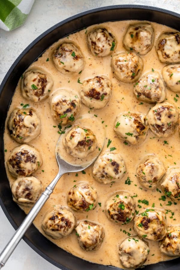 Best Easy Swedish Meatballs with Creamy Sauce