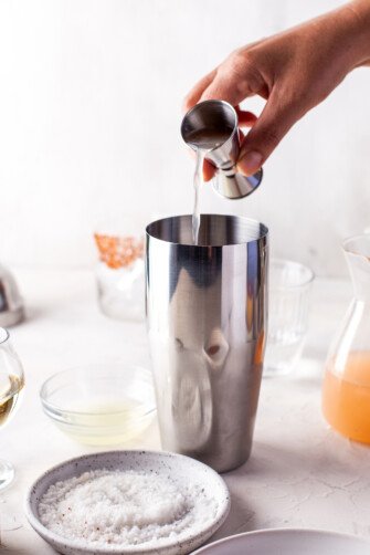 Classic Grapefruit Paloma Cocktail Recipe | The Novice Chef