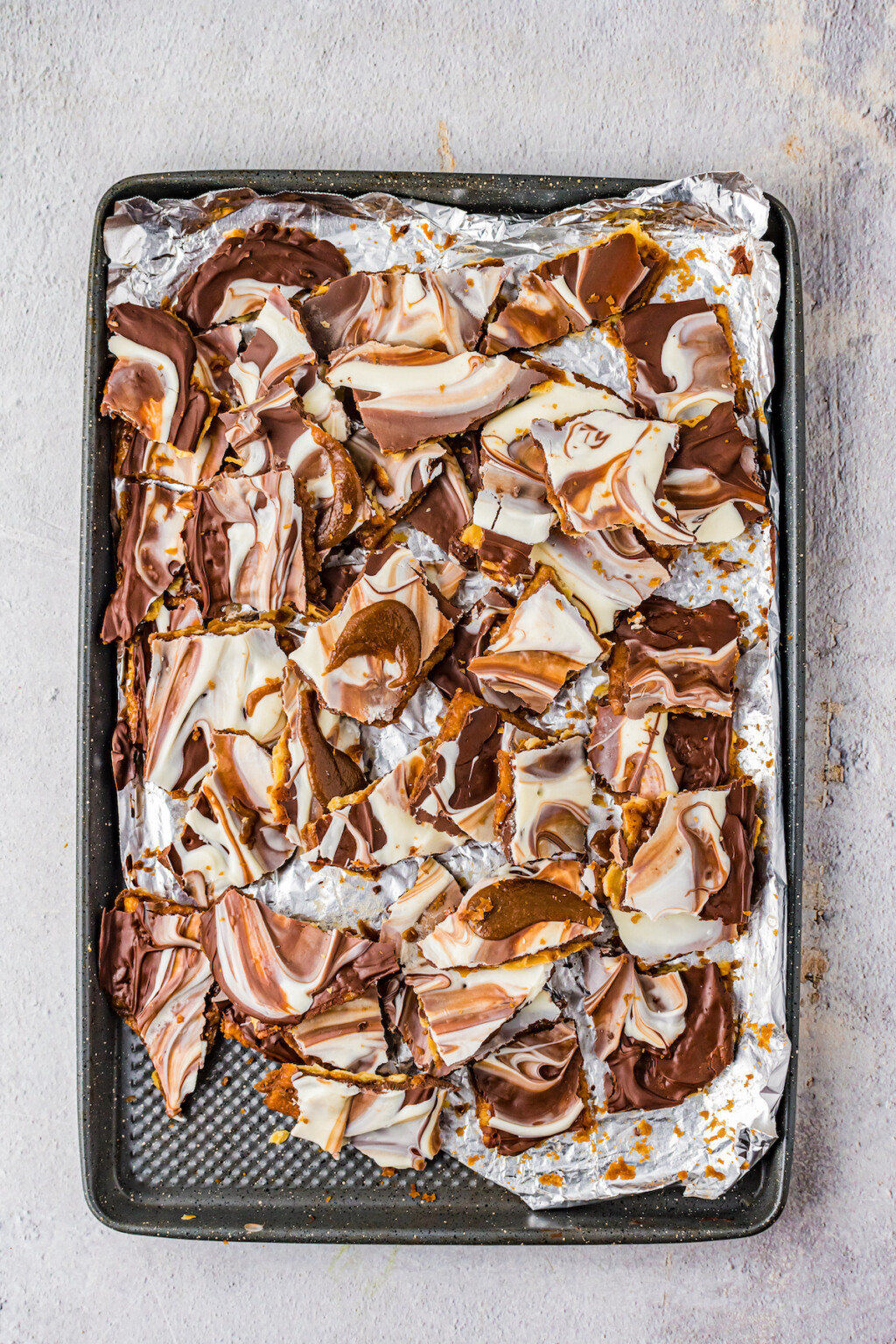 Best Saltine Cracker Toffee Recipe | Easy Christmas Crack Recipe