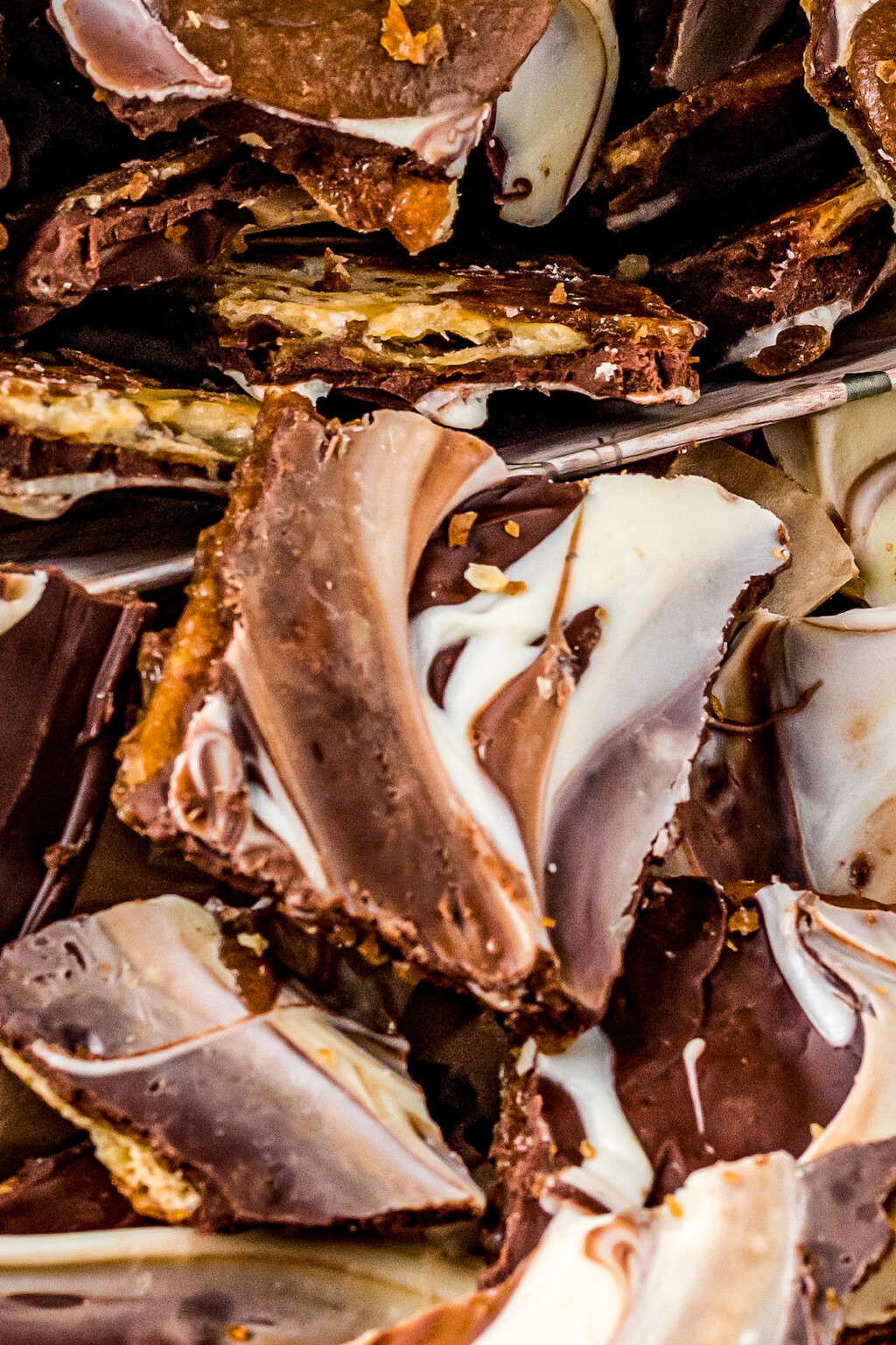 Best Saltine Cracker Toffee Recipe | Easy Christmas Crack Recipe