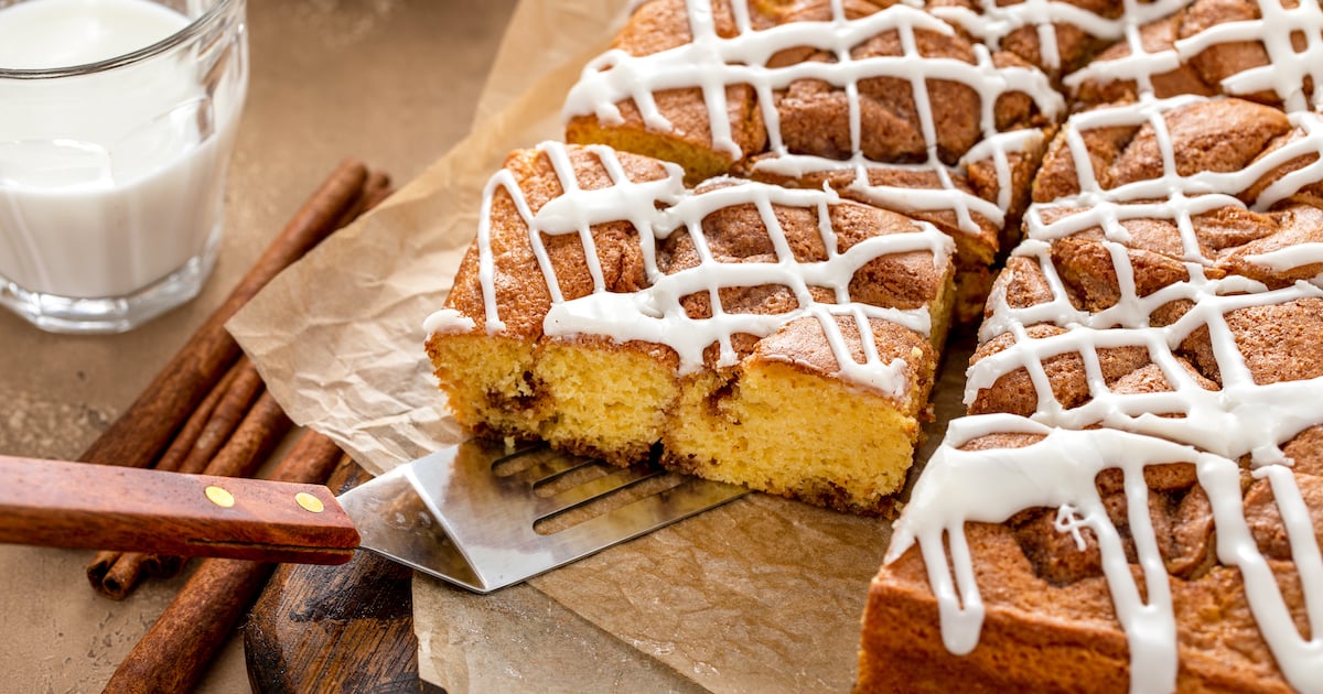 Easy Cinnamon Roll Cake – The Novice Chef