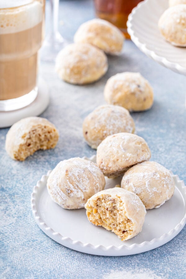 Almond Amaretto Cookies - The Novice Chef