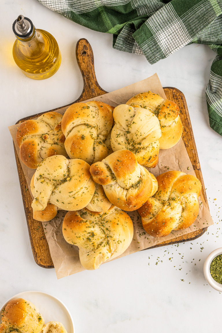 Homemade Garlic Knots | The Novice Chef
