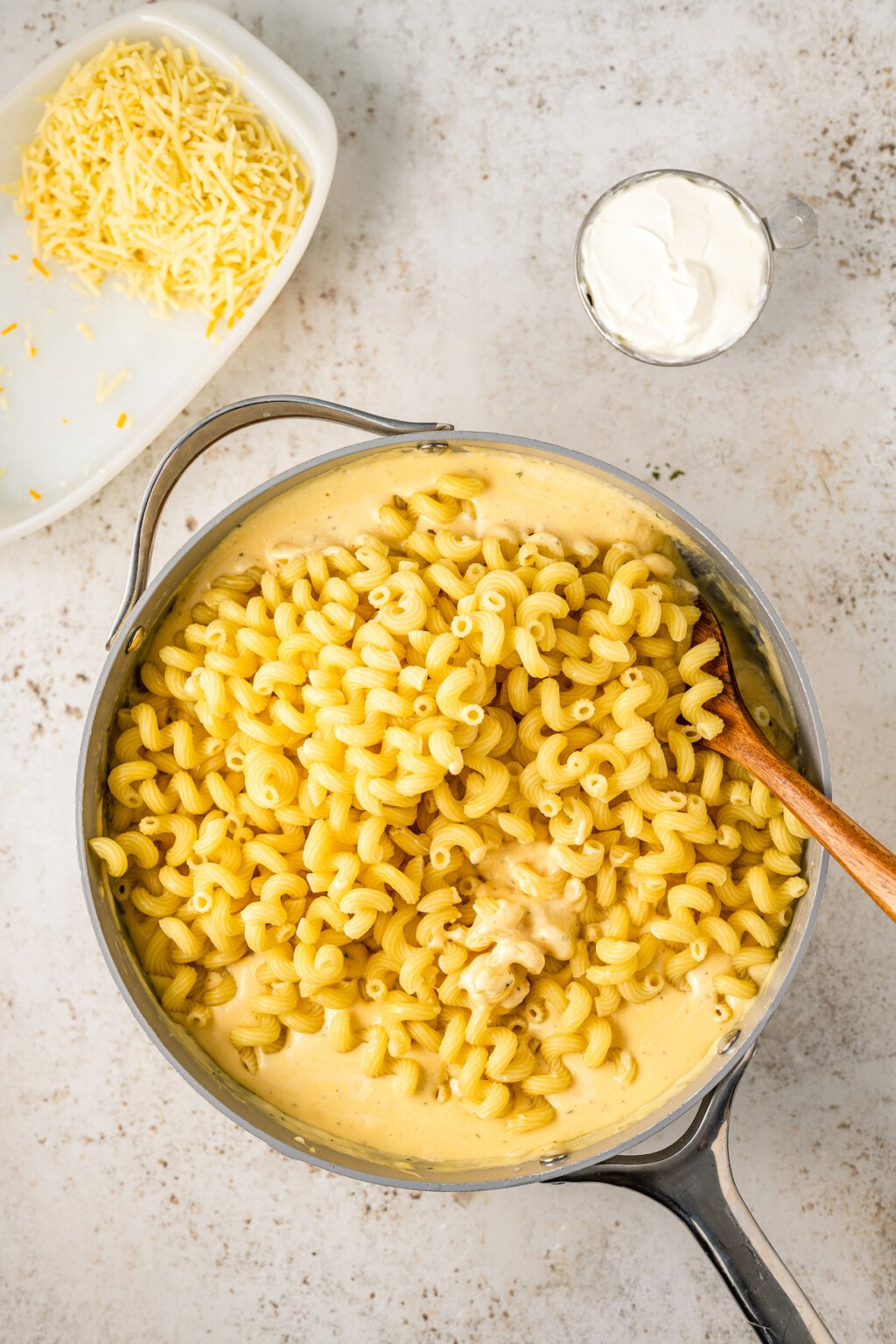 Million Dollar Mac and Cheese Casserole Recipe | The Novice Chef