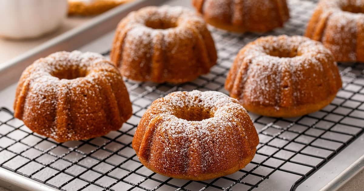 Spiced Mini Pumpkin Bundt Cakes | The Novice Chef
