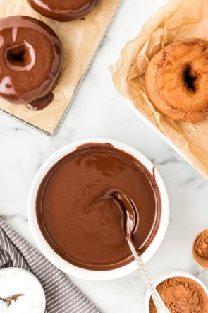 Easy Chocolate Glaze Recipe (Ready in 5 Minutes!)